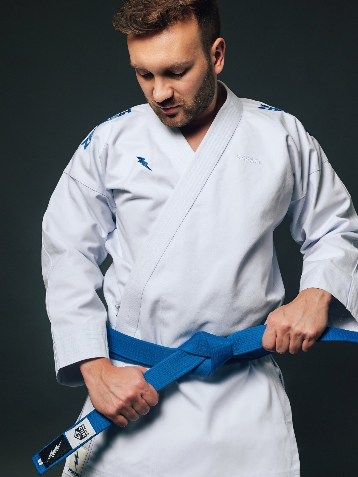 Kimono Karate Zanshin Adulto Force Lona Média Kata