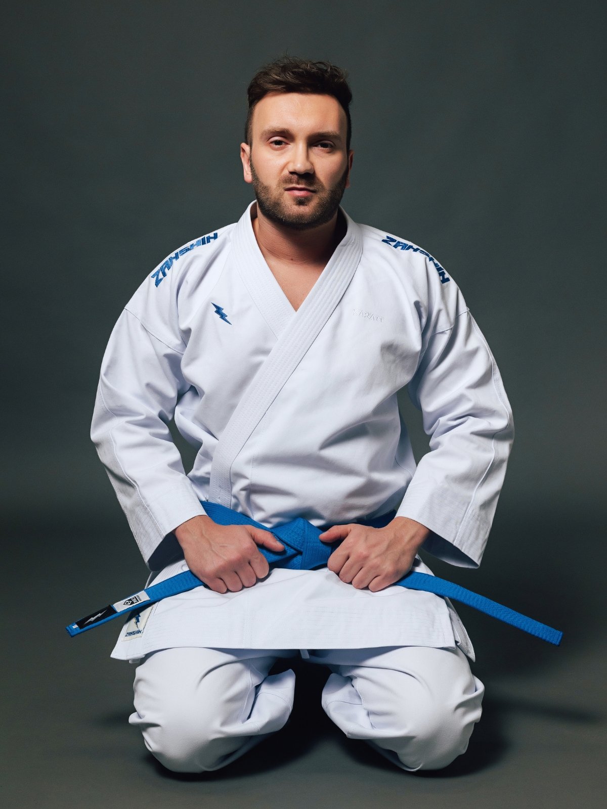 Kimono Karate Zanshin Adulto Force Lona Média Kata