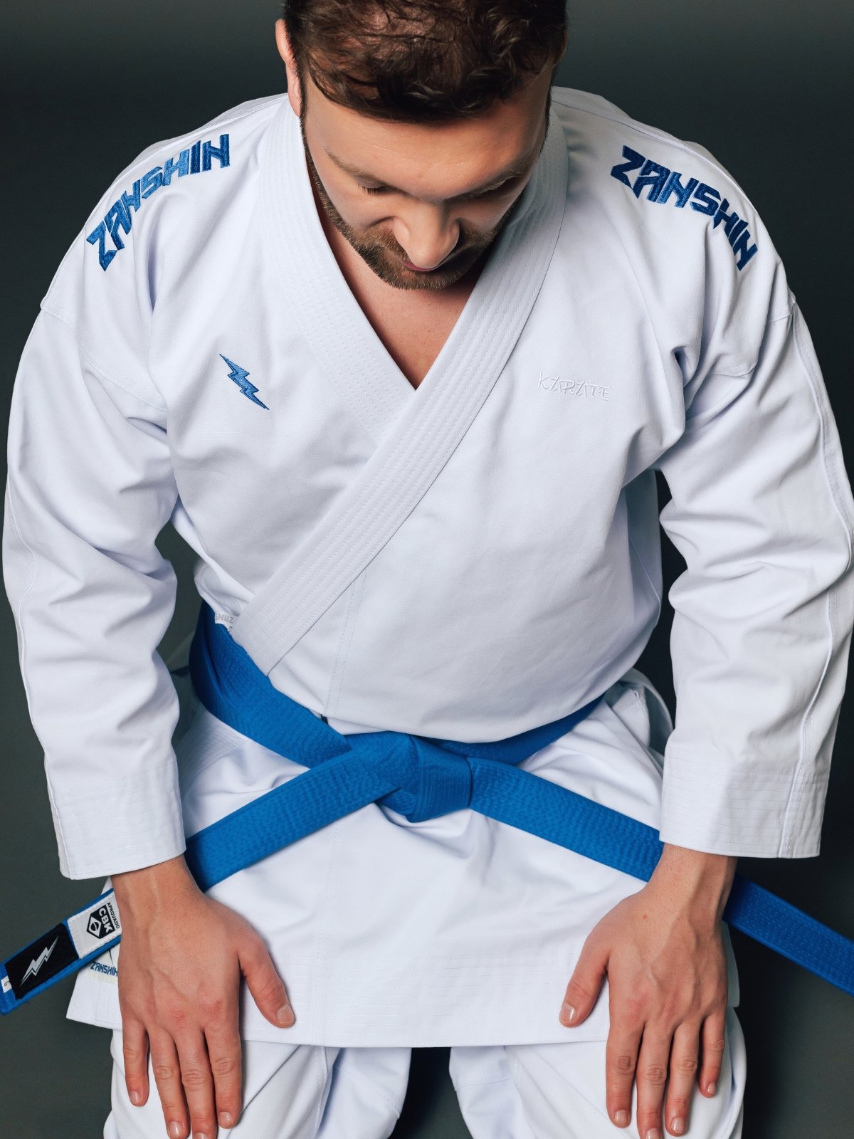 Kimono Karate Zanshin Adulto Force Lona Média Kata